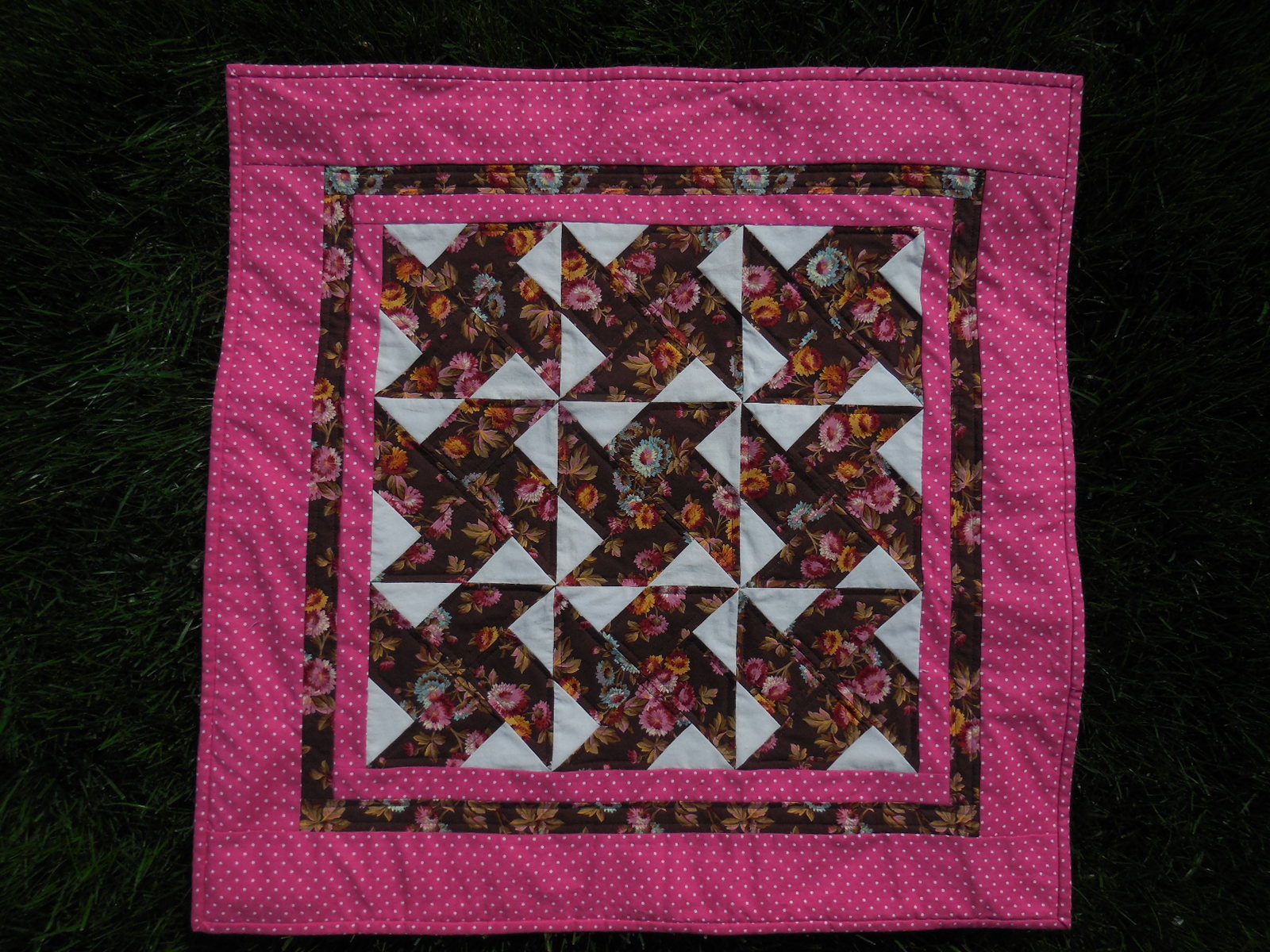Twin Sisters table topper | Block Lotto